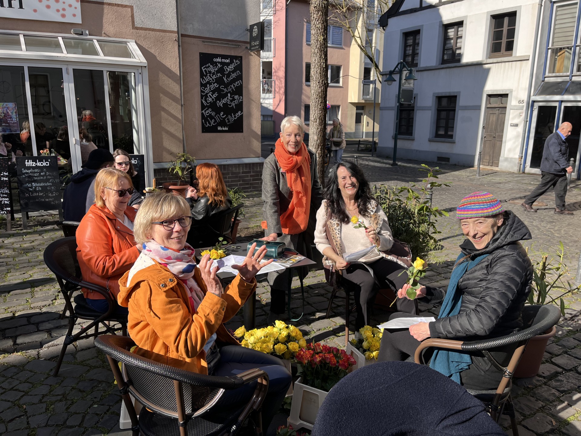 März 2025: Weltfrauentag ZONTA Rose Day - Zonta Krefeld am Rhein